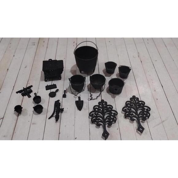 Design | Vintage Set Of Cast Iron Salesman Samples Queen Stove ...